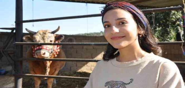 Genç kızın boğa sevgisi şaşırtıyor