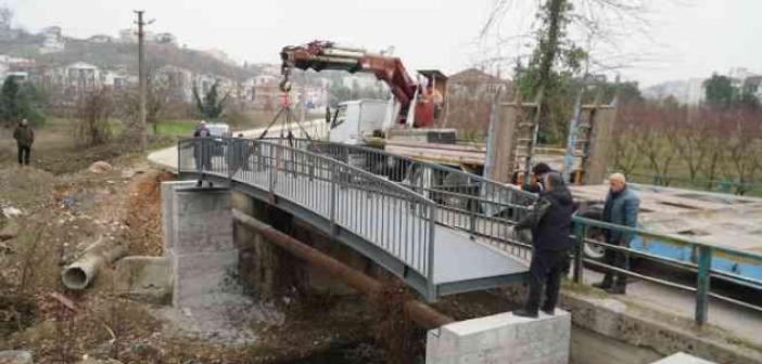 Şirinköy’de güvenli ulaşım için yaya köprüsü yapılıyor Şirinköy’de güvenli ulaşım için yaya köprüsü yapılıyor
