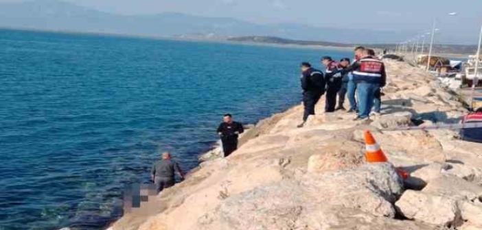 Balık tutarken denize düşen şahıs hayatını kaybetti Balık tutarken denize düşen şahıs hayatını kaybetti