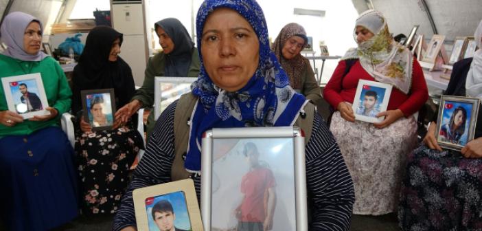 Evlat nöbetindeki anne: “Oğlum, babası korucu olduğu için dağa kaçırıldı”
